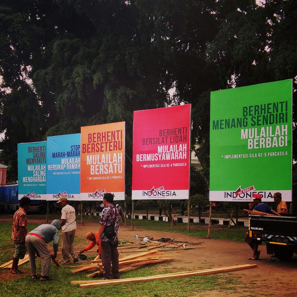 Aturan Penting dalam Pasang Spanduk di Jalan - Sinergi Media Advertising