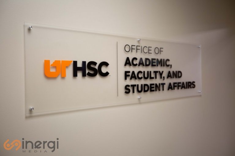 Signage Kaca - Sinergi Media Advertising